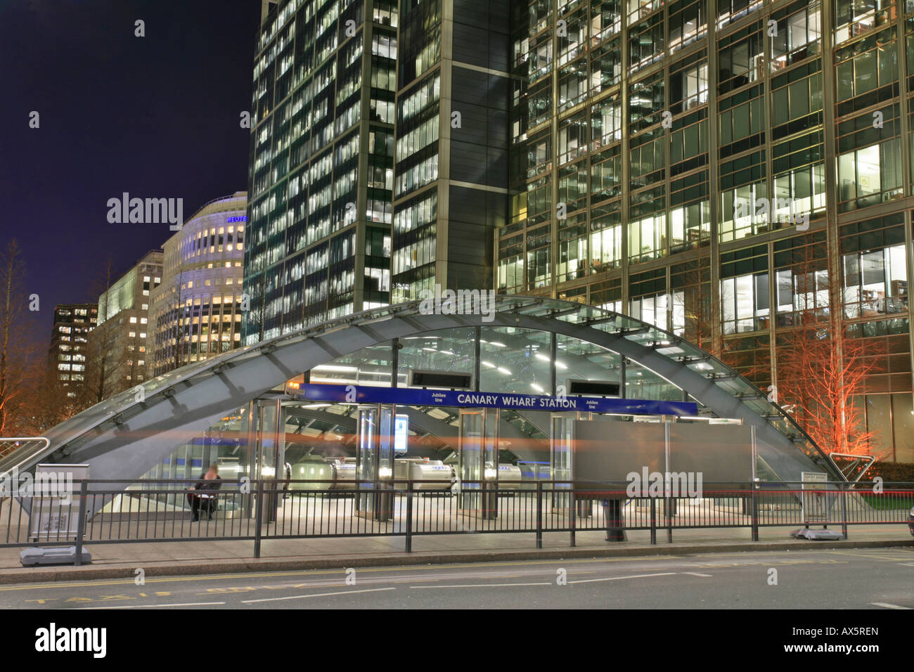 Uk bahnstationen hi-res stock photography and images - Alamy