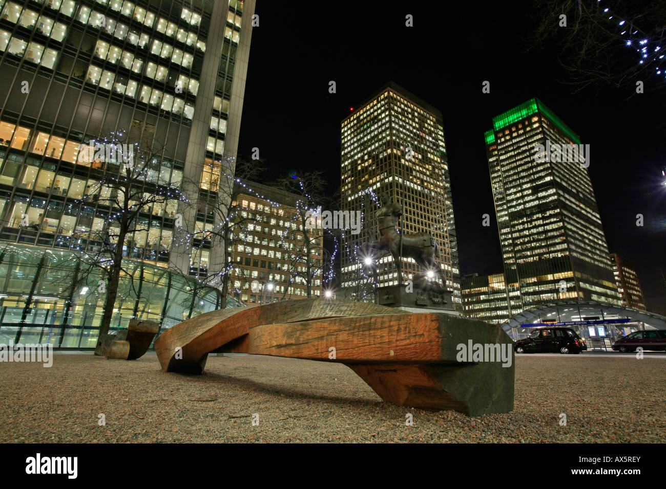 Canary Wharf and Canada Square, bench sculpture, entrance to ...
