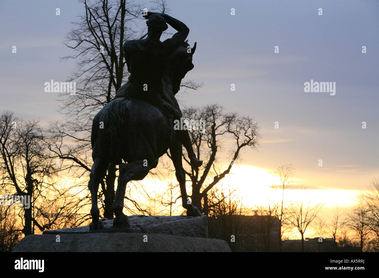 Physical energy statue hi-res stock photography and images - Alamy
