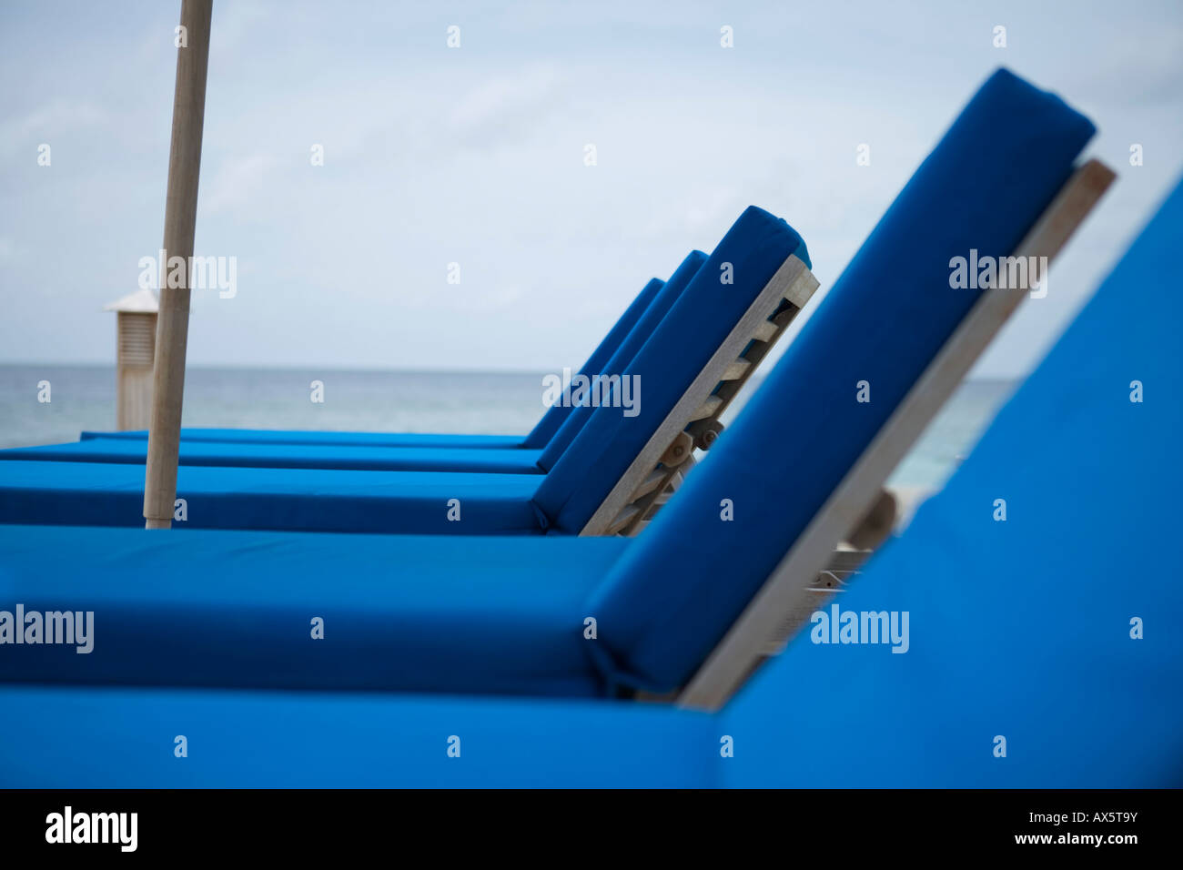 Deck over water hi-res stock photography and images - Alamy