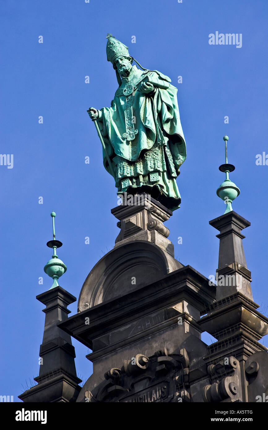 Statue of St. Nicholas at the Rathaus (Town Hall), Hamburg, Germany ...