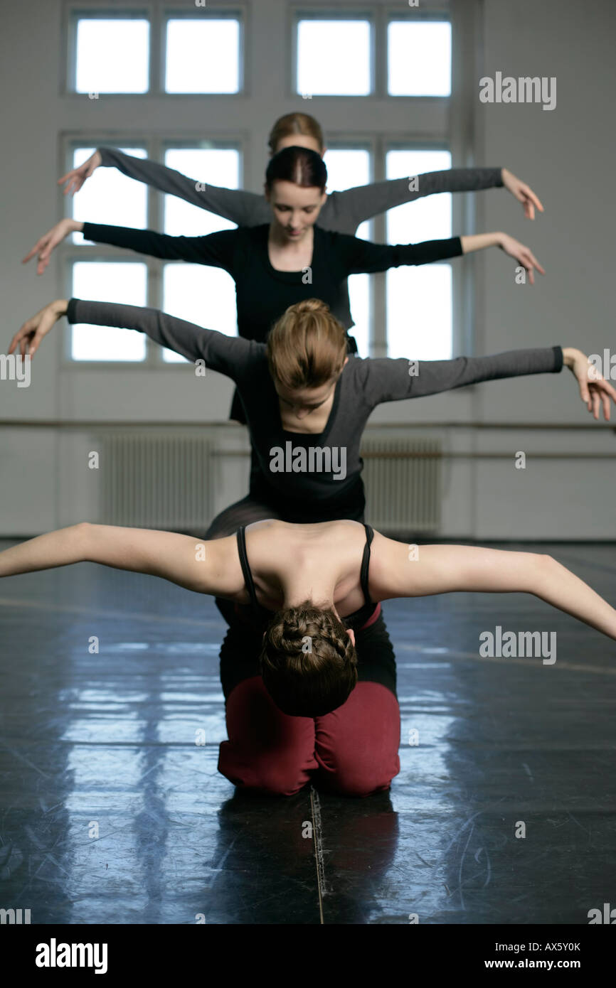 Crouching Dance Stock Photos & Crouching Dance Stock Images - Alamy