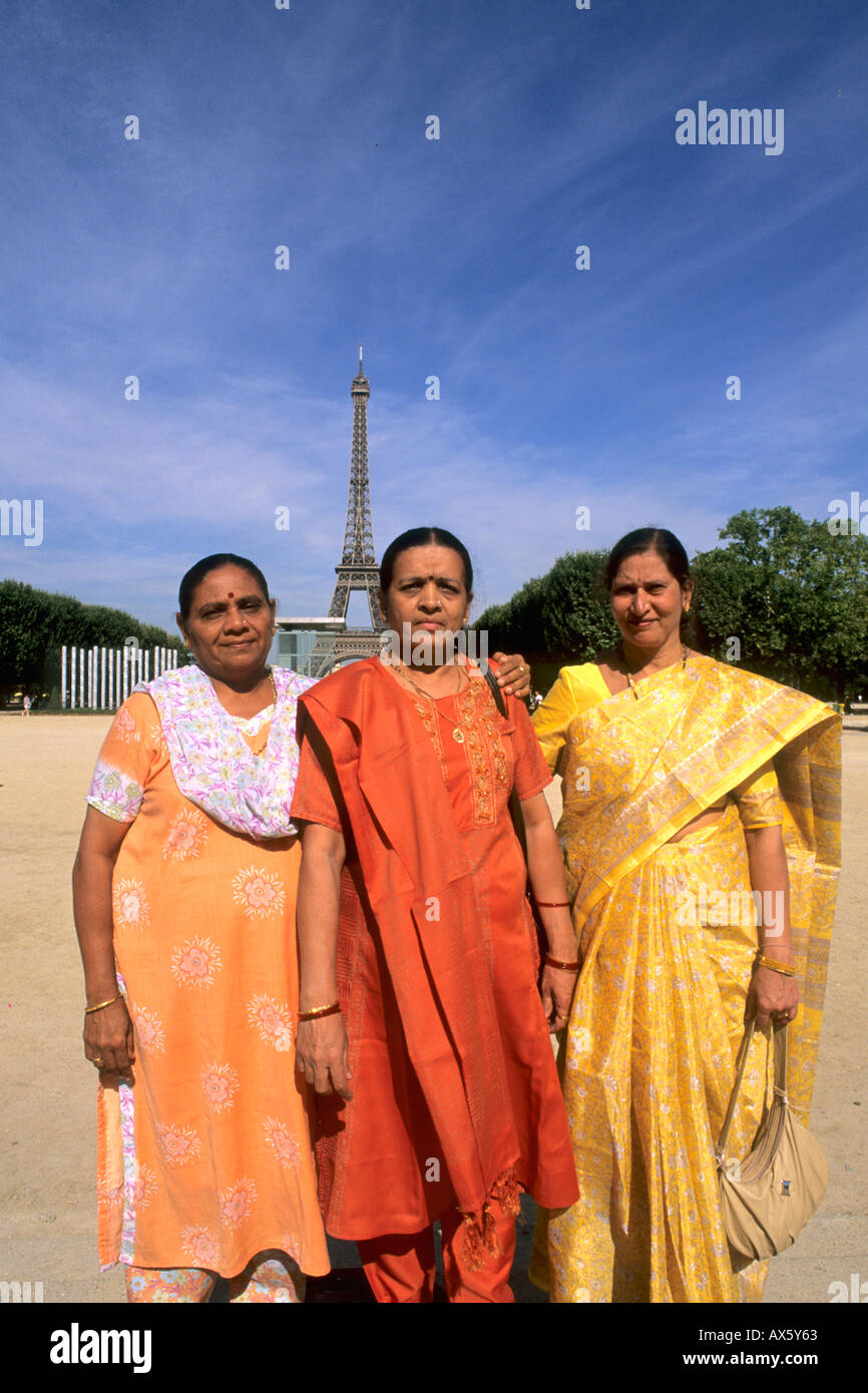 Indian friends in paris hi-res stock photography and images - Alamy