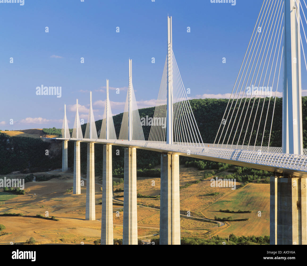 Le pont viaduct hi-res stock photography and images - Alamy