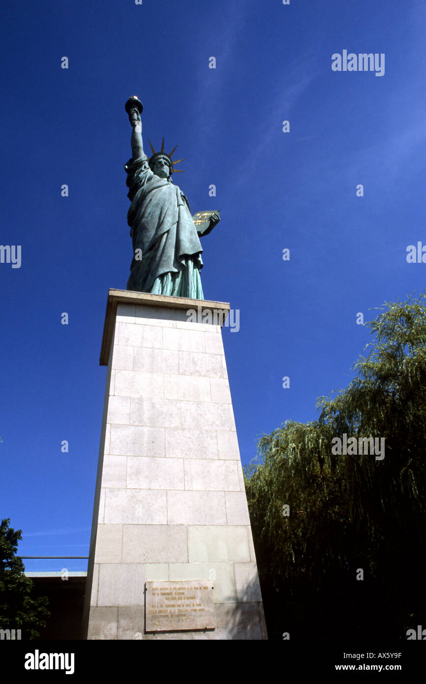 France Wonderful color of French Statue of Liberty in Paris France ...