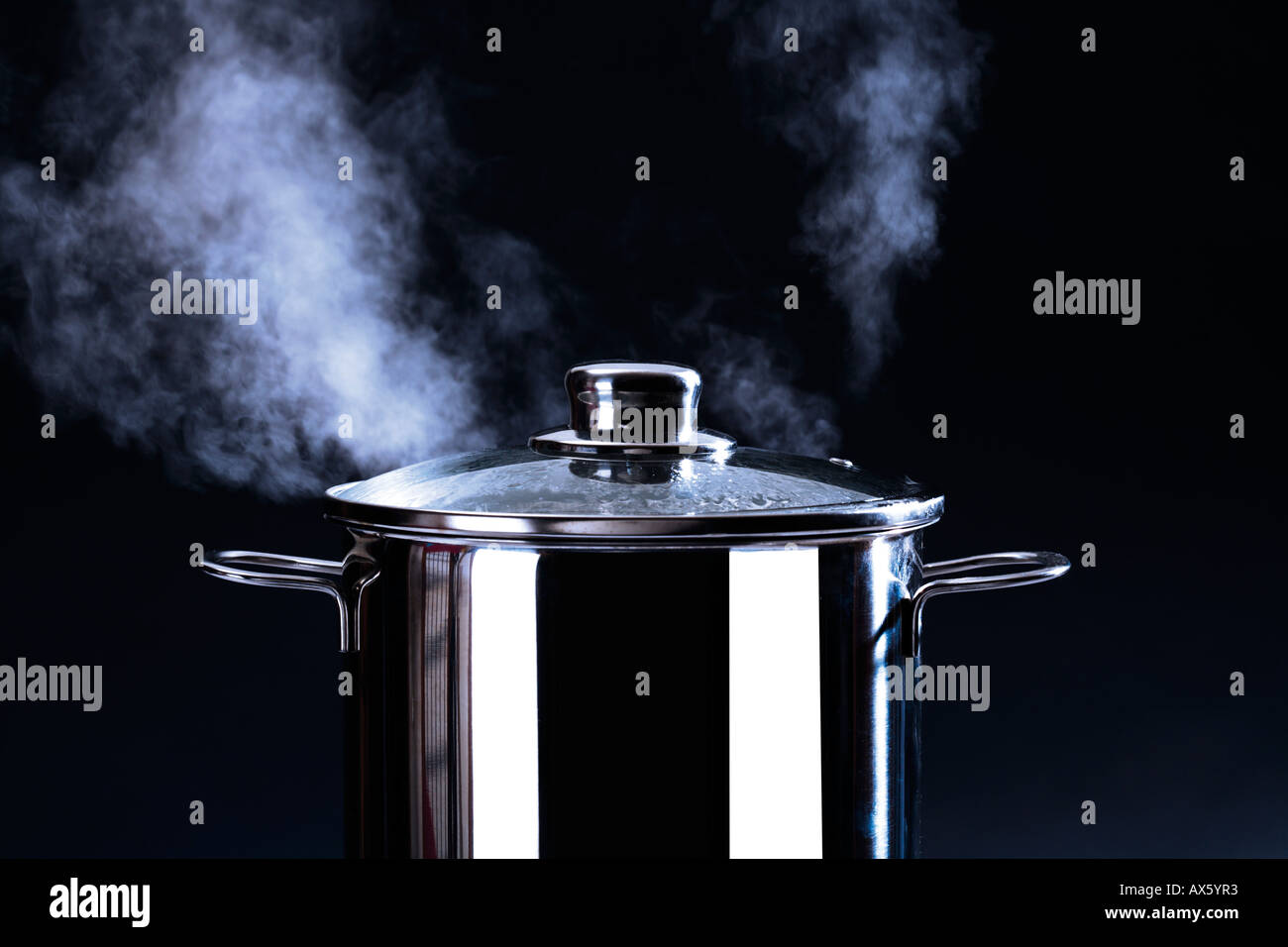 Kitchen utensils no one cooking utensils hot hi-res stock photography ...