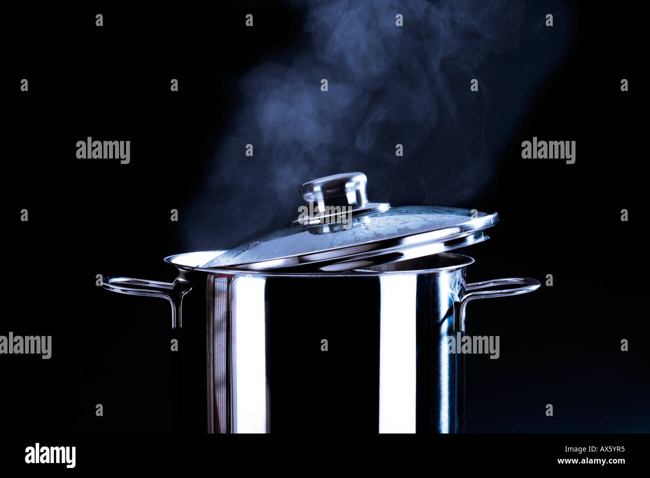 Steaming cooking pot Stock Photo - Alamy