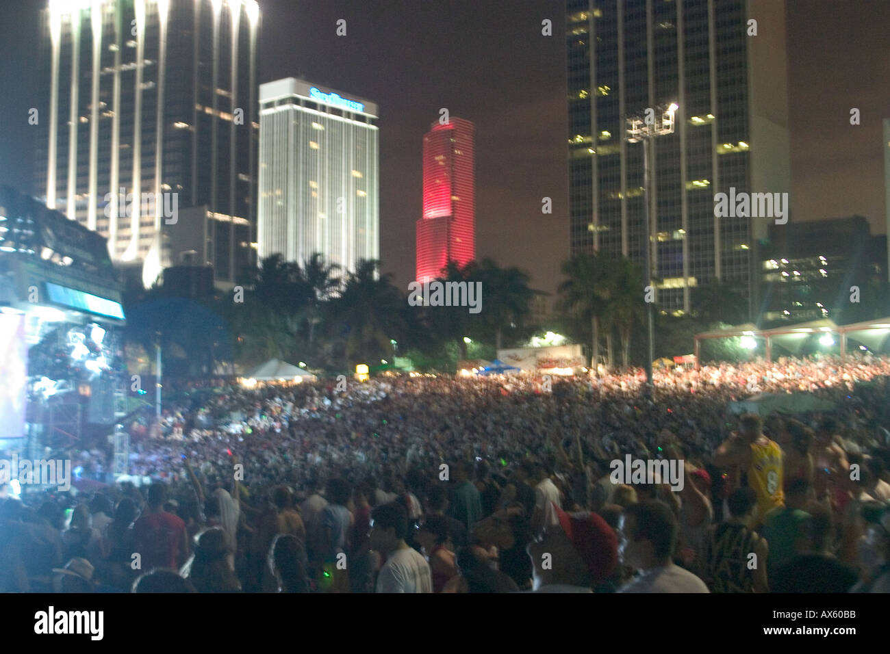 Outdoor Clubbing Nightclubbing MWC 2004 MIAMI DJ S WORLDWIDE Stock ...