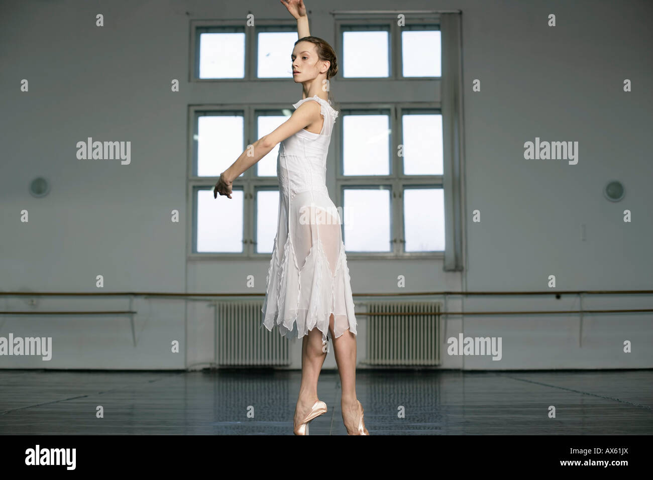 A female ballet dancer doing the toe-dance Stock Photo - Alamy