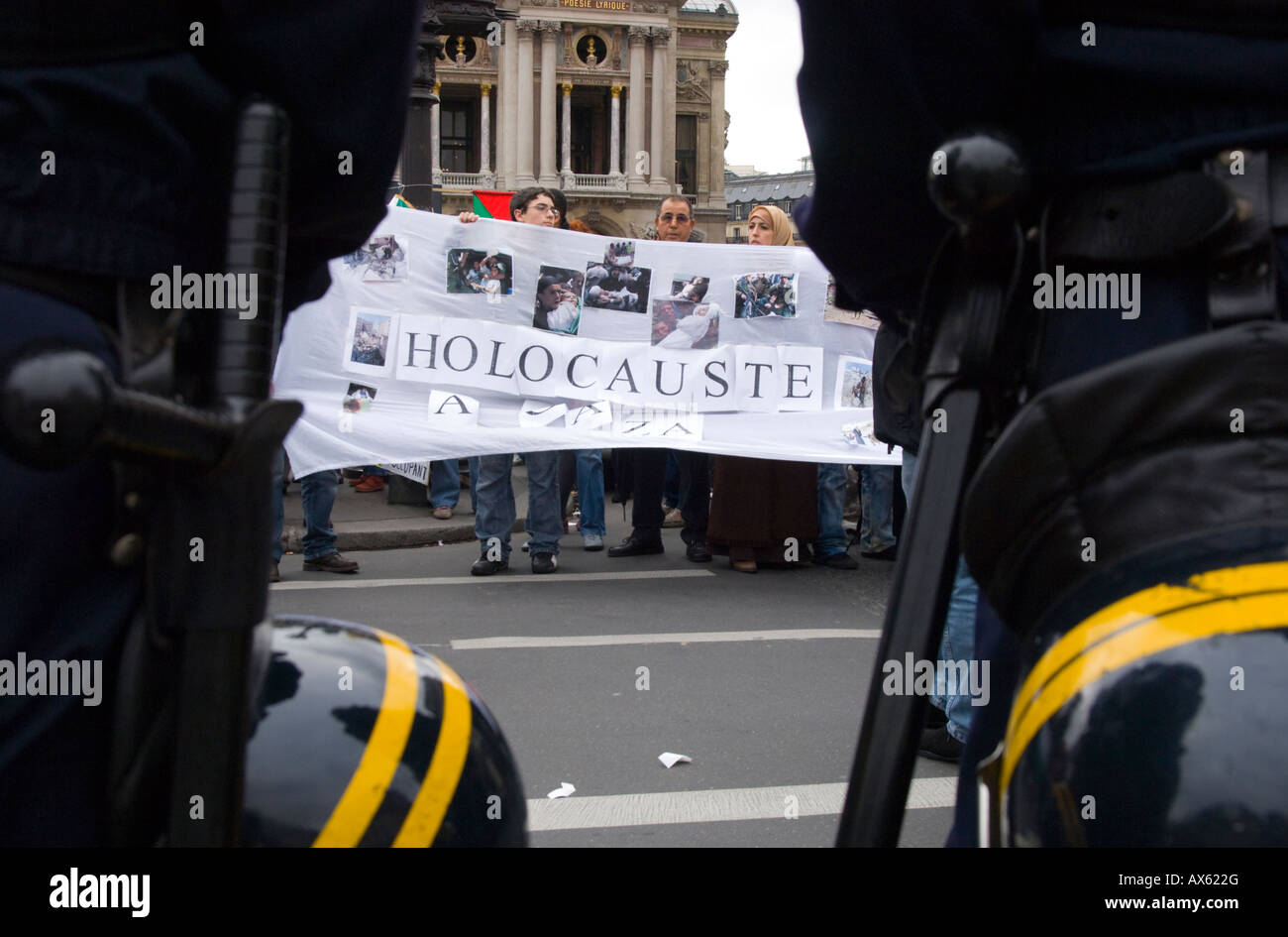 Protest opera paris hi-res stock photography and images - Alamy
