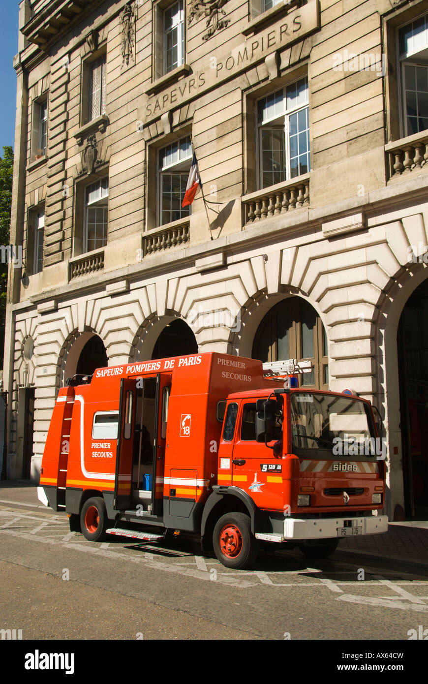 Paris Fire Department Stock Photos & Paris Fire Department Stock Images ...
