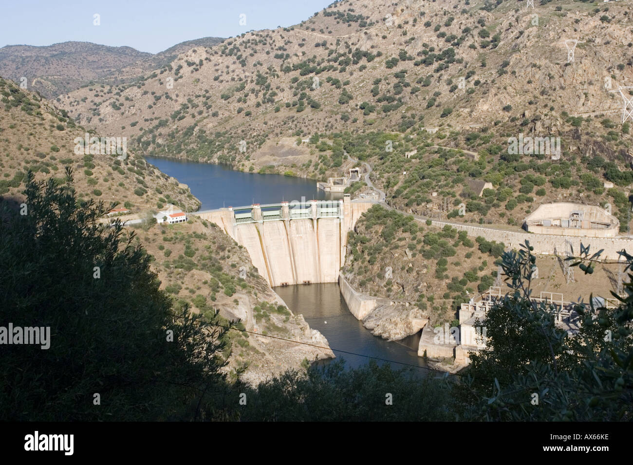 Shared hydroelectric dam at Barca de Alva on Rio Doura on Spanish ...
