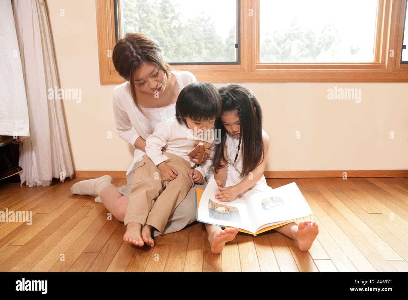 Cute girl 2 3 holding book hi-res stock photography and images - Alamy