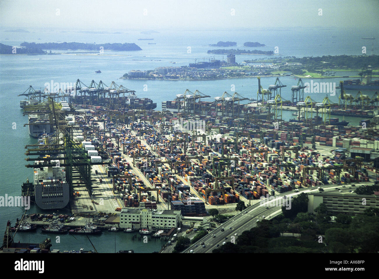 Container ship cranes horizontal hi-res stock photography and images ...