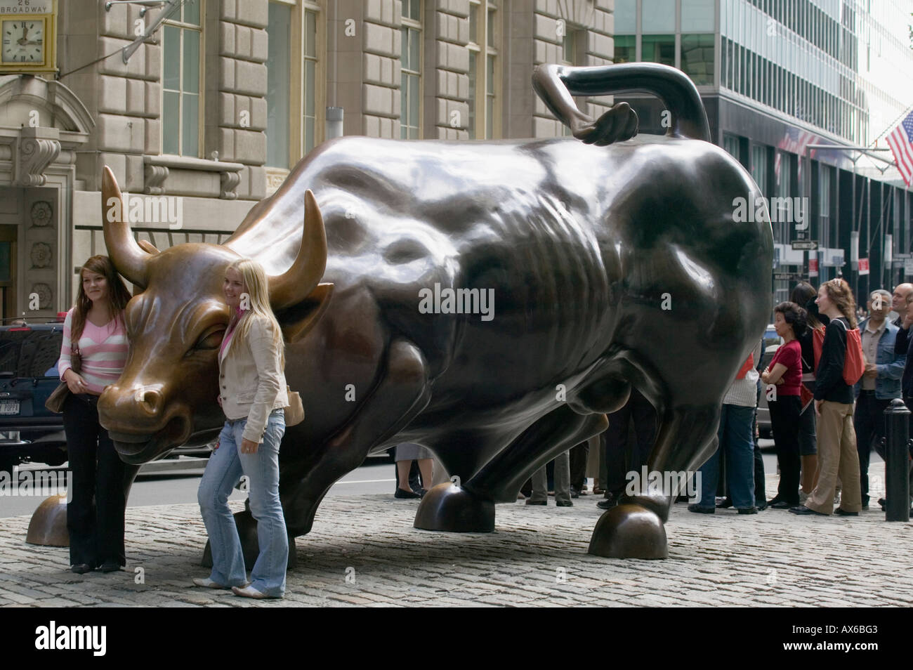 Bull of wall street hi-res stock photography and images - Alamy