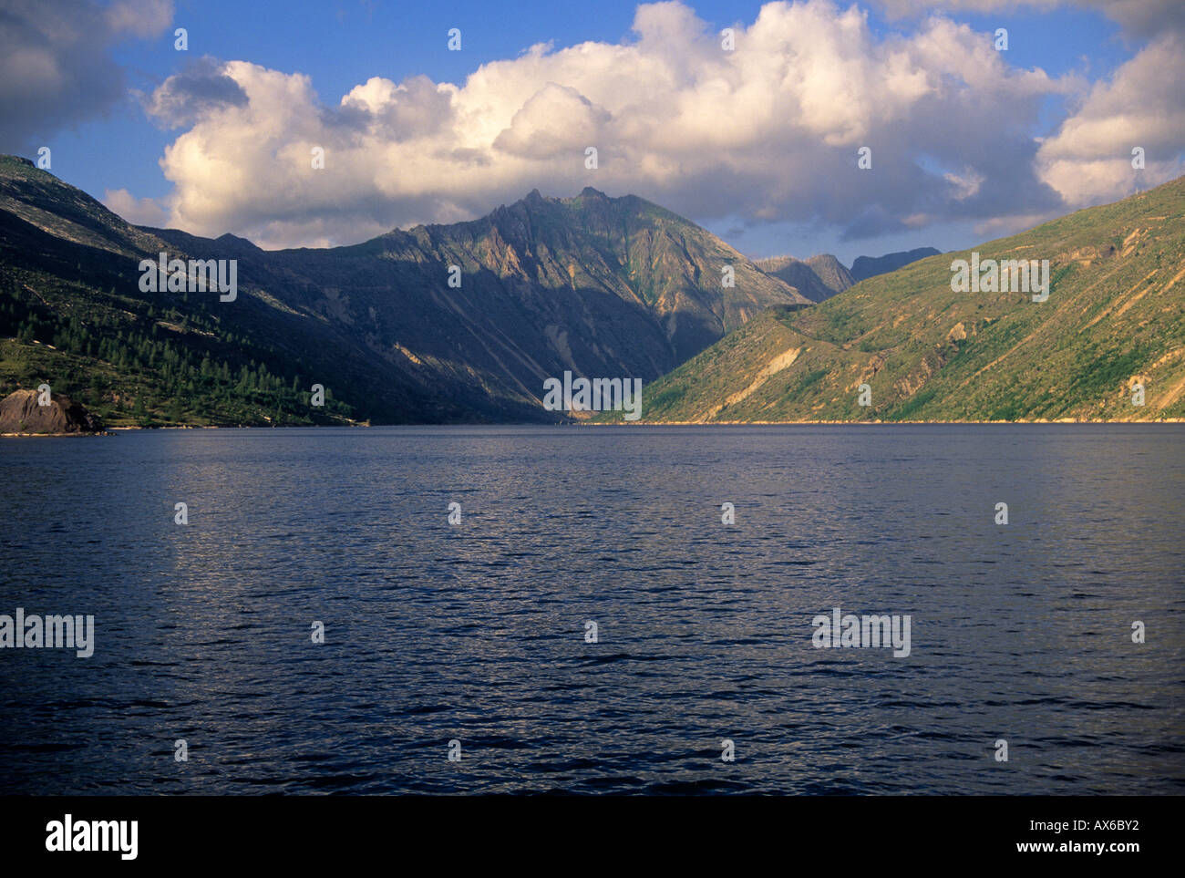 Coldwater Lake at Mount Saint Helens National Monument, Cascade ...