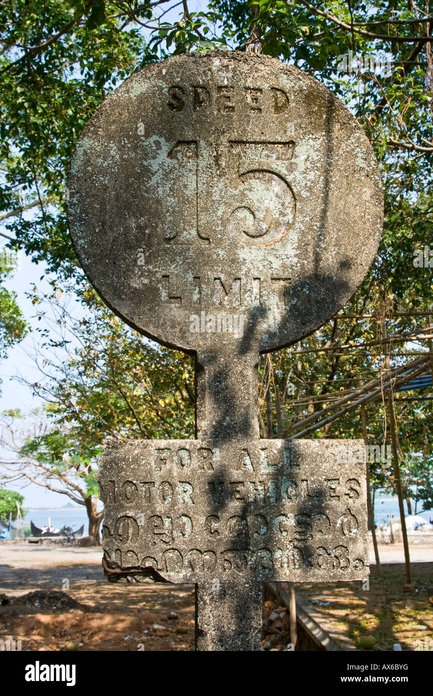 India kilometer sign hi-res stock photography and images - Alamy