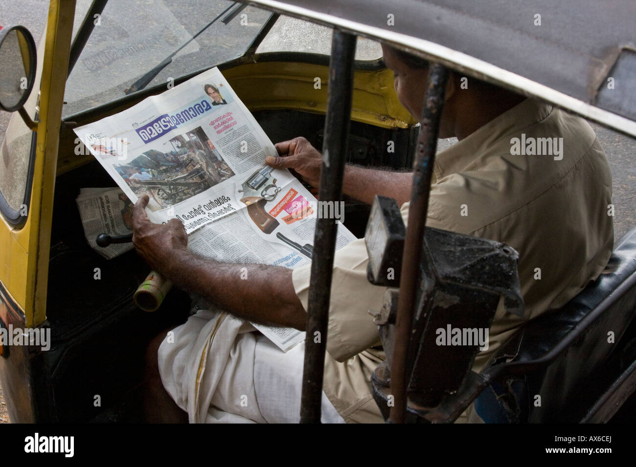Autorickshaw Driver Reading a Newspaper in Cochin India Stock Photo - Alamy