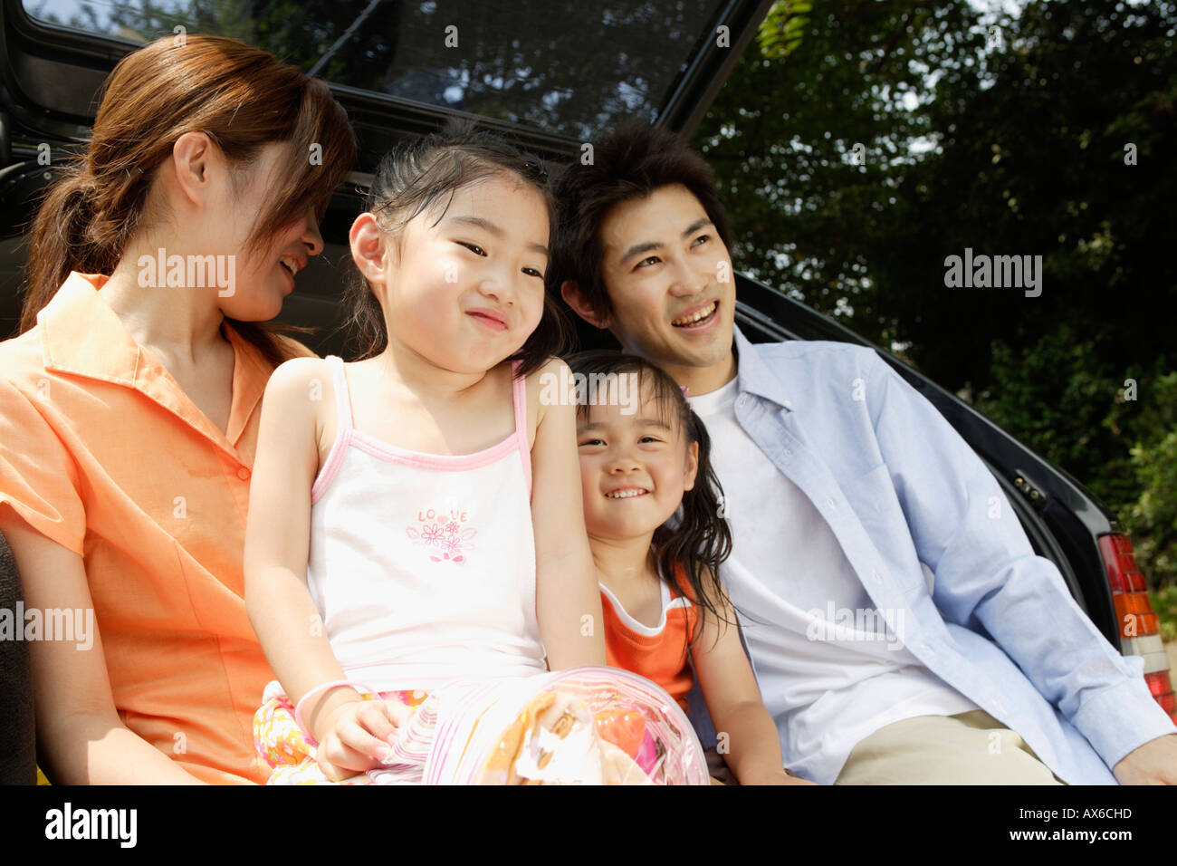 A family at the back of the van Stock Photo - Alamy