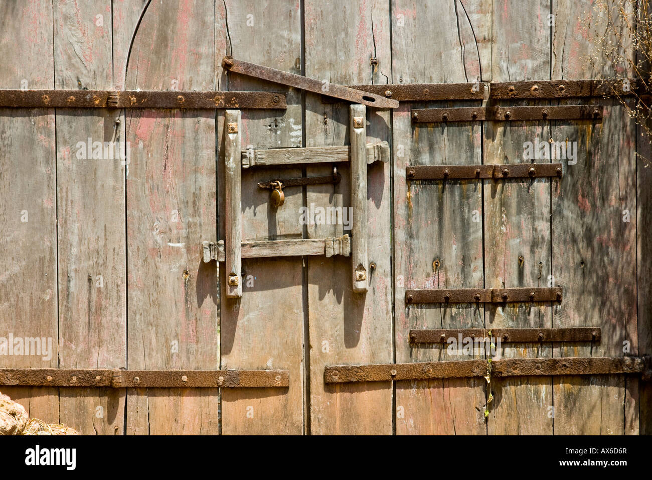 Antique indian door hi-res stock photography and images - Alamy