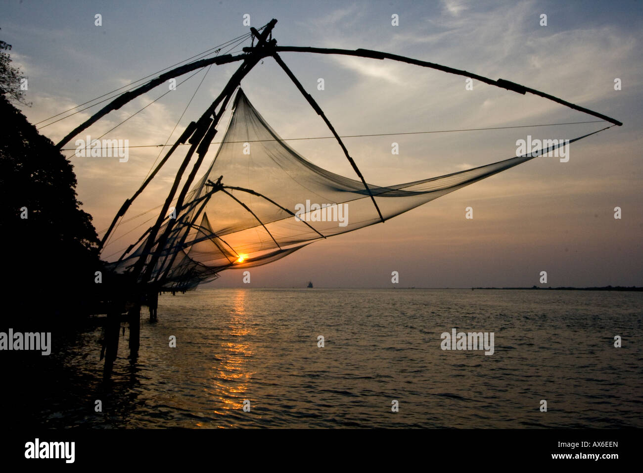 Kerela fishing nets hi-res stock photography and images - Alamy