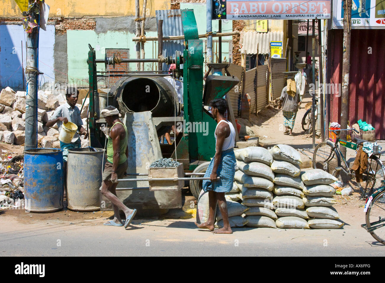India construction hi-res stock photography and images - Alamy