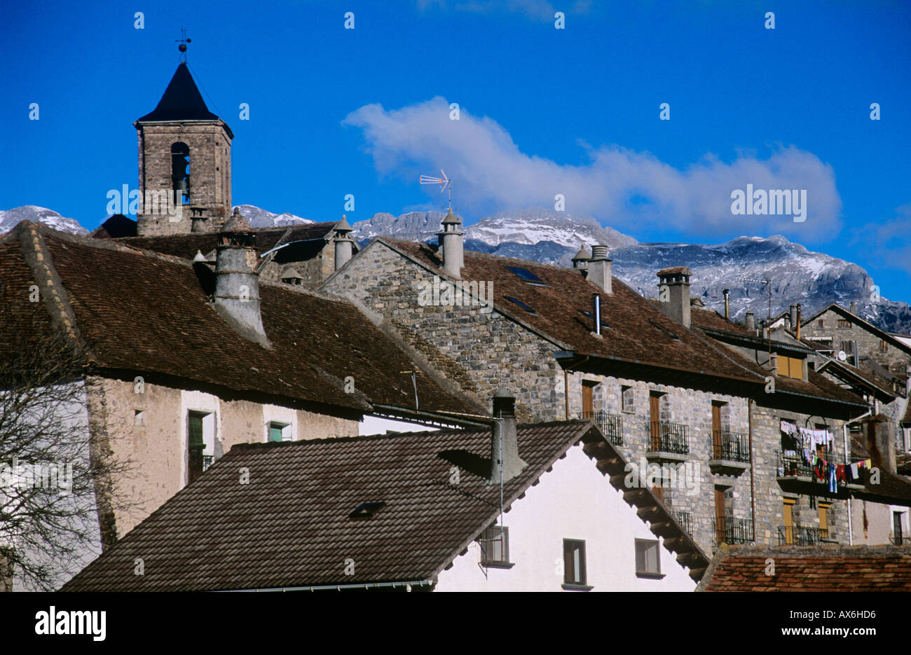 Hecho village aragon hi-res stock photography and images - Alamy