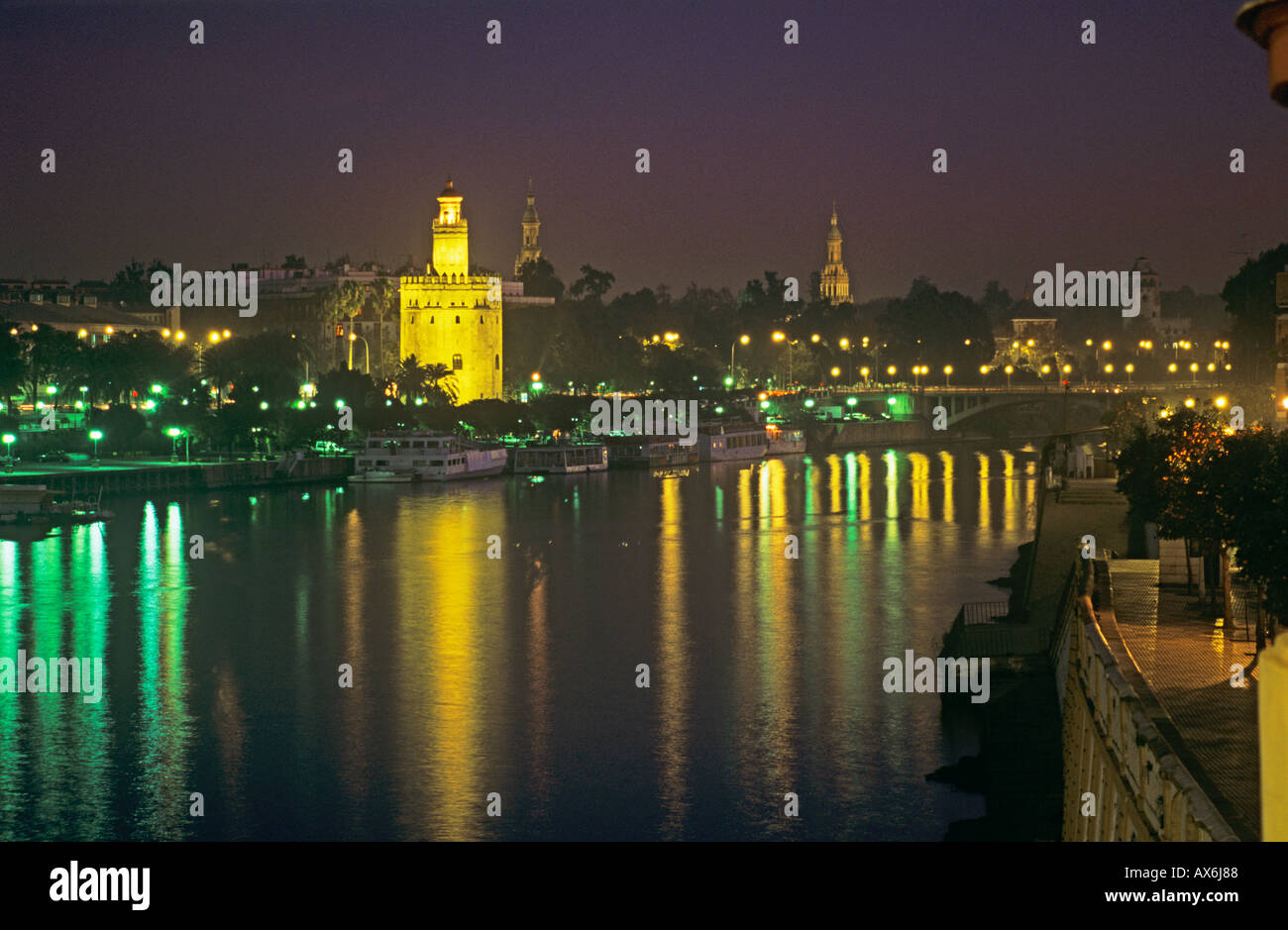 Sevilla de noche hi-res stock photography and images - Alamy