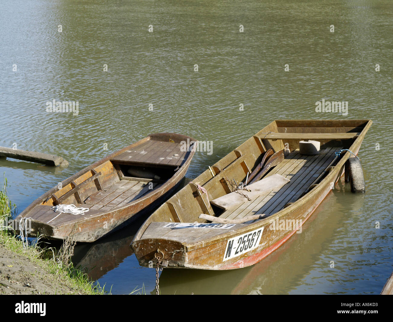 Rowboats on water hi-res stock photography and images - Alamy