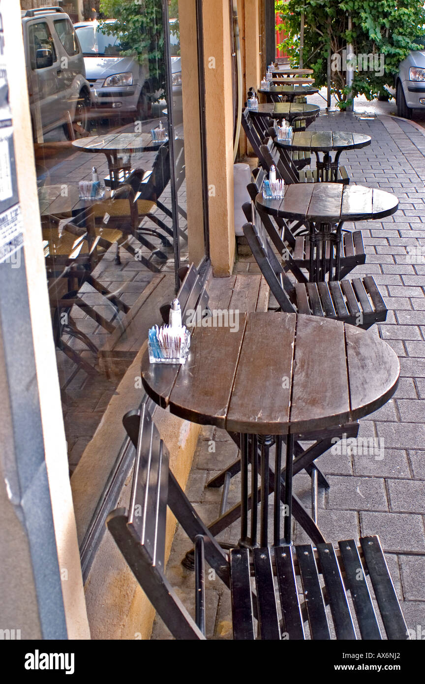 Side walk tables hi-res stock photography and images - Alamy