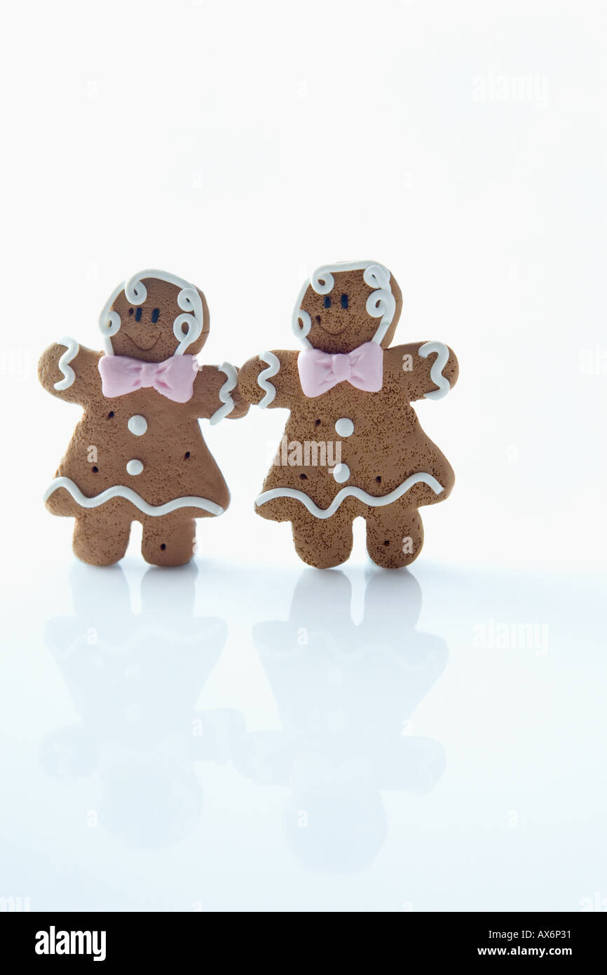 Two gingerbread men Stock Photo - Alamy