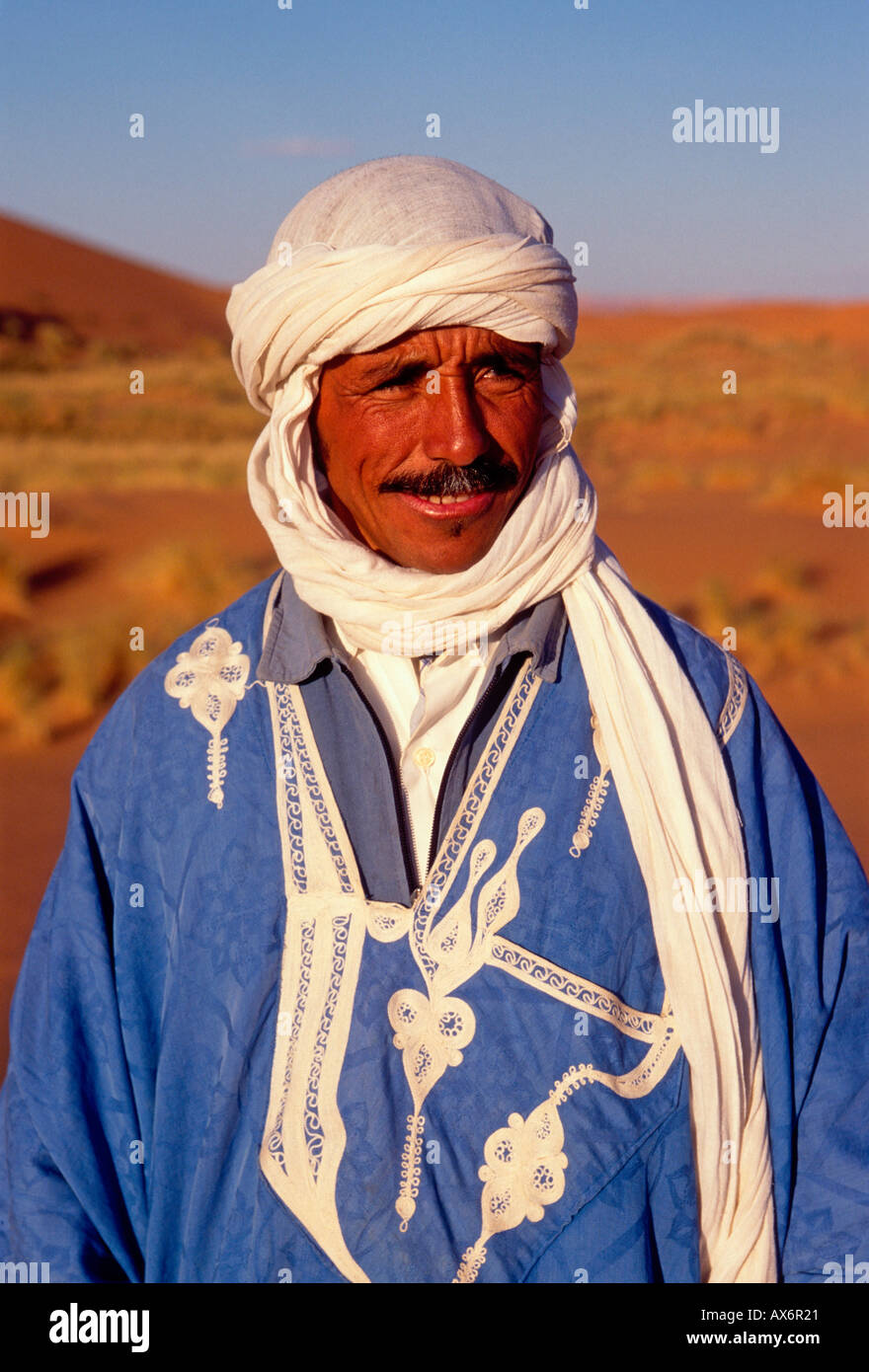 Moroccan, Moroccan man, Berber, Berber man, Erg Chebbi, near town of ...