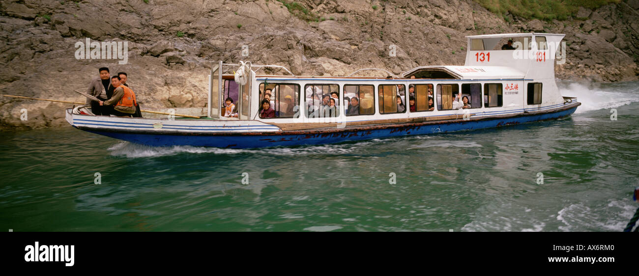 Three gorges tourism ships hi-res stock photography and images - Alamy