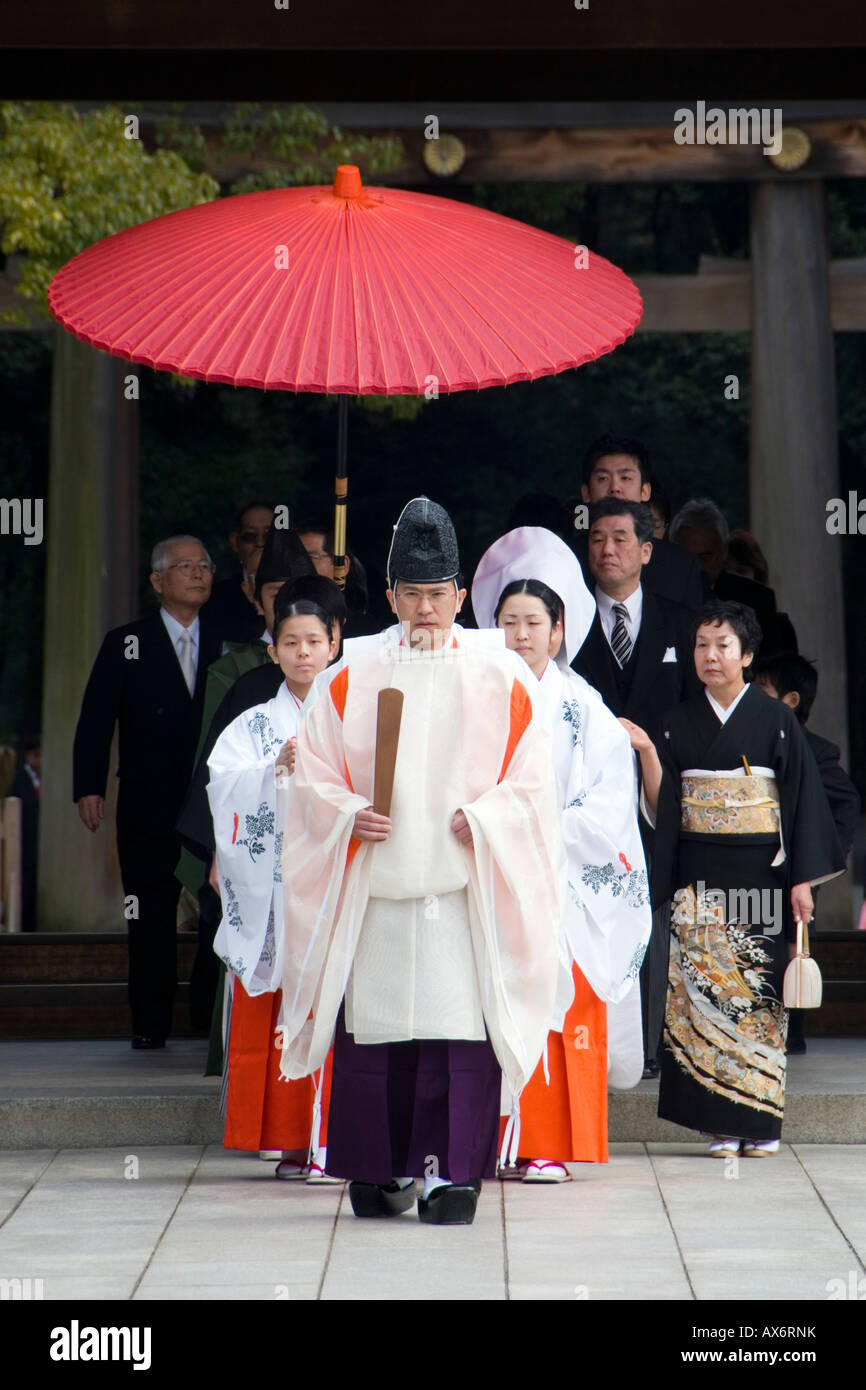Shinto Wedding party being led through Meiji Jingu. Tokyo, Japan Stock ...