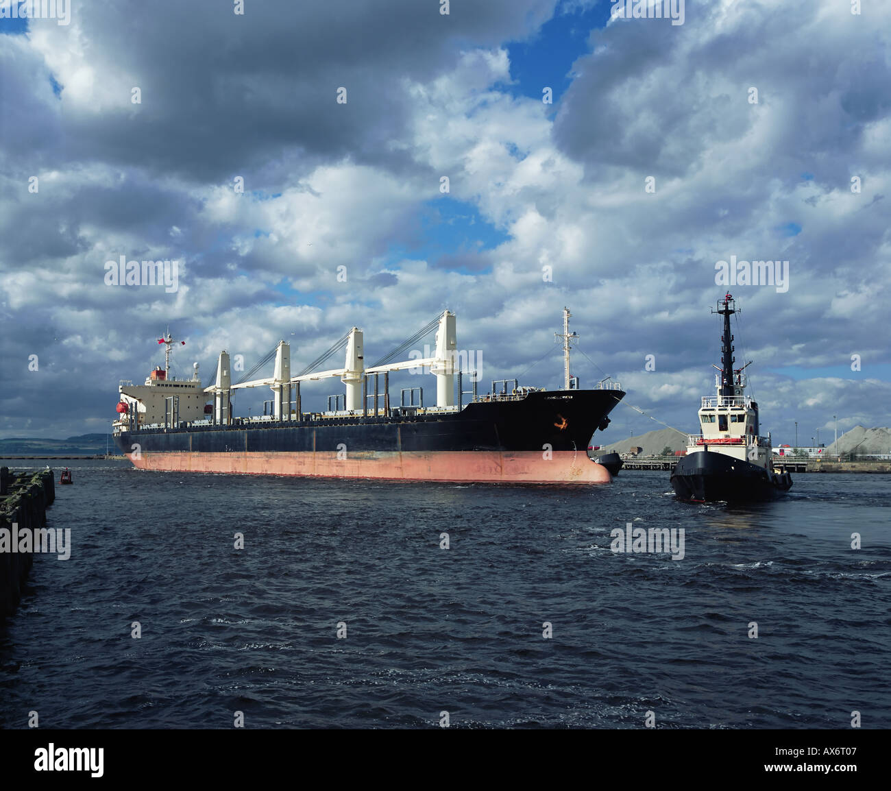 Bulk cargo ship Stock Photo - Alamy