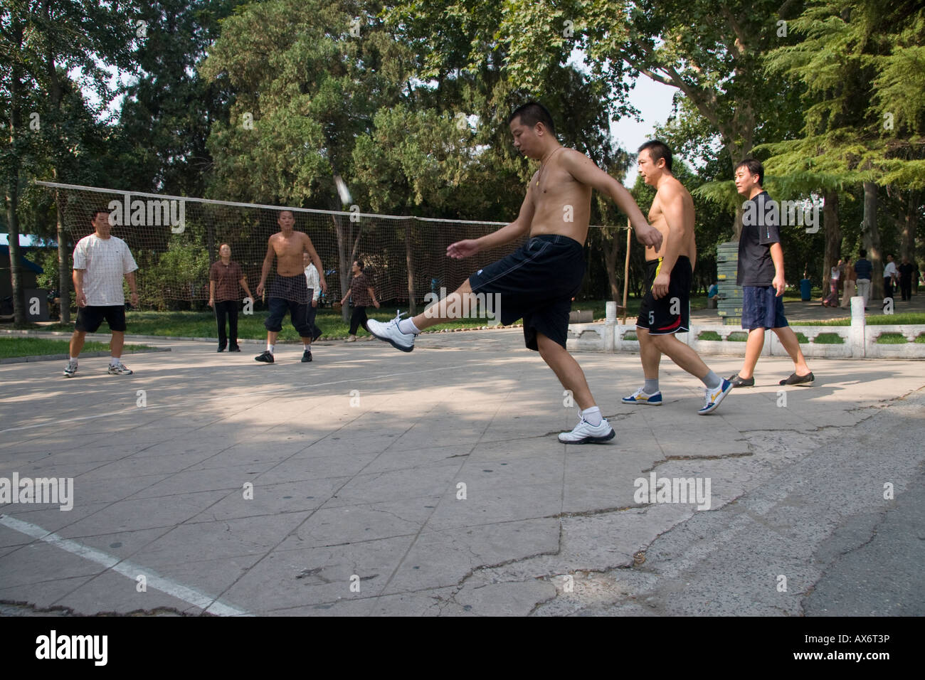Chinese play feather ball in park Stock Photo - Alamy