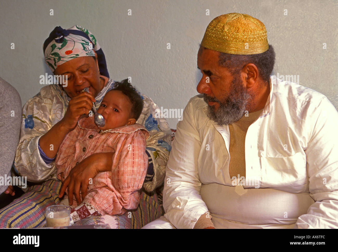 Arabic adult siblings hi-res stock photography and images - Alamy