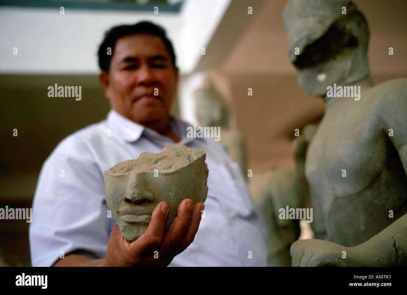 Cracked statue man face hi-res stock photography and images - Alamy