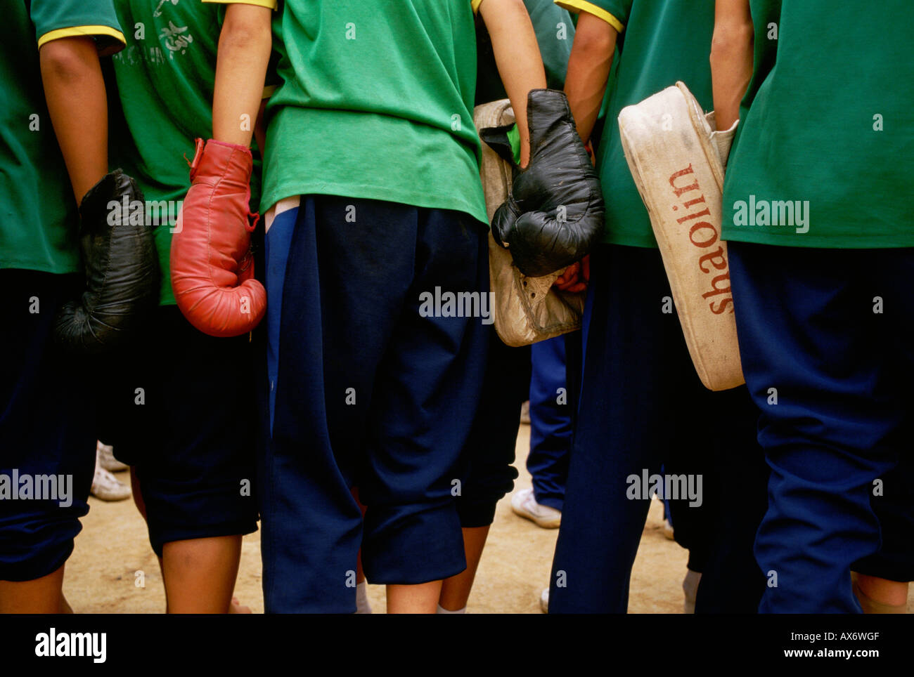 Chinese children with boxing gloves at Sanda practice at Shaolin Stock ...