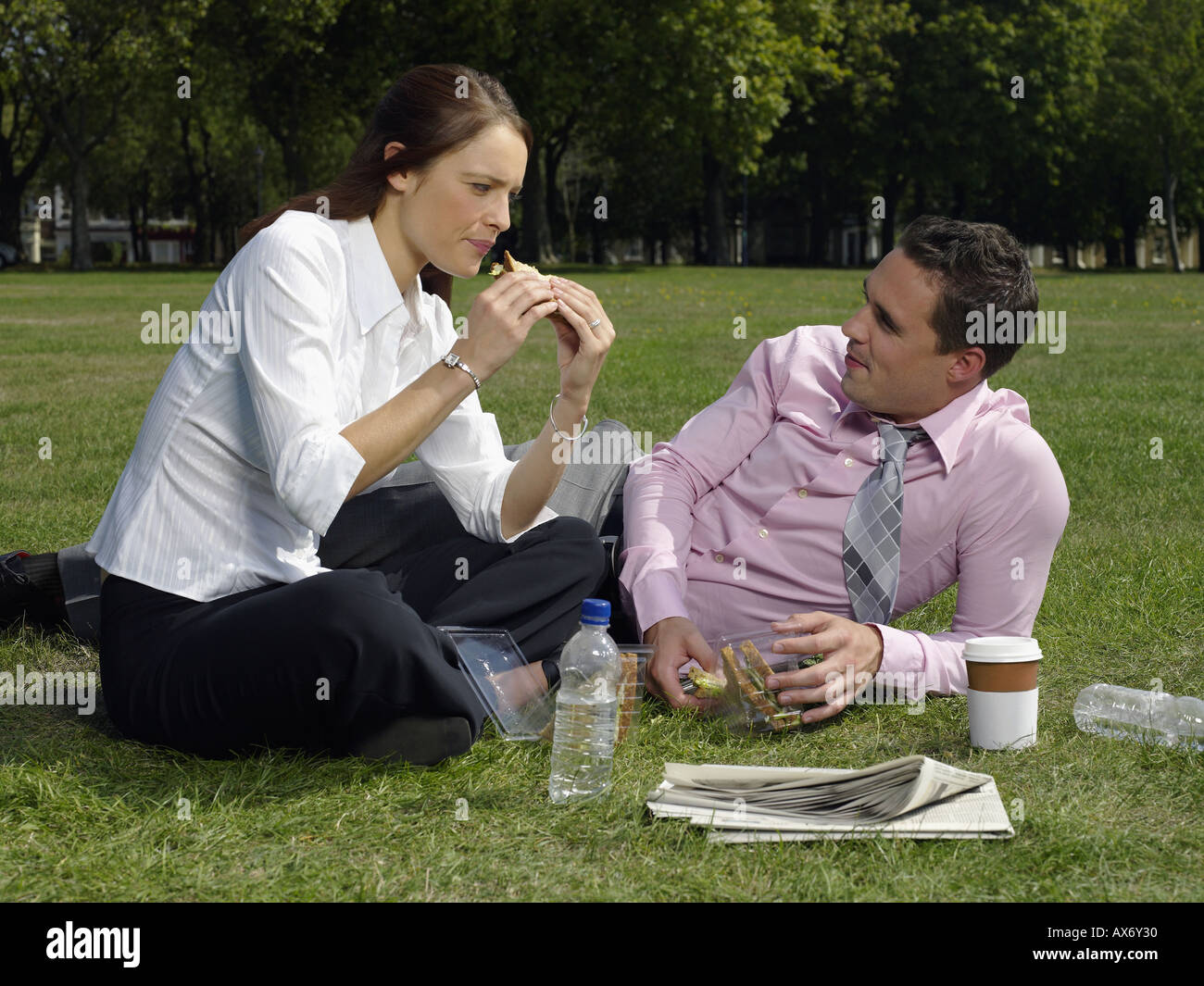 Two colleagues having lunch hi-res stock photography and images - Alamy