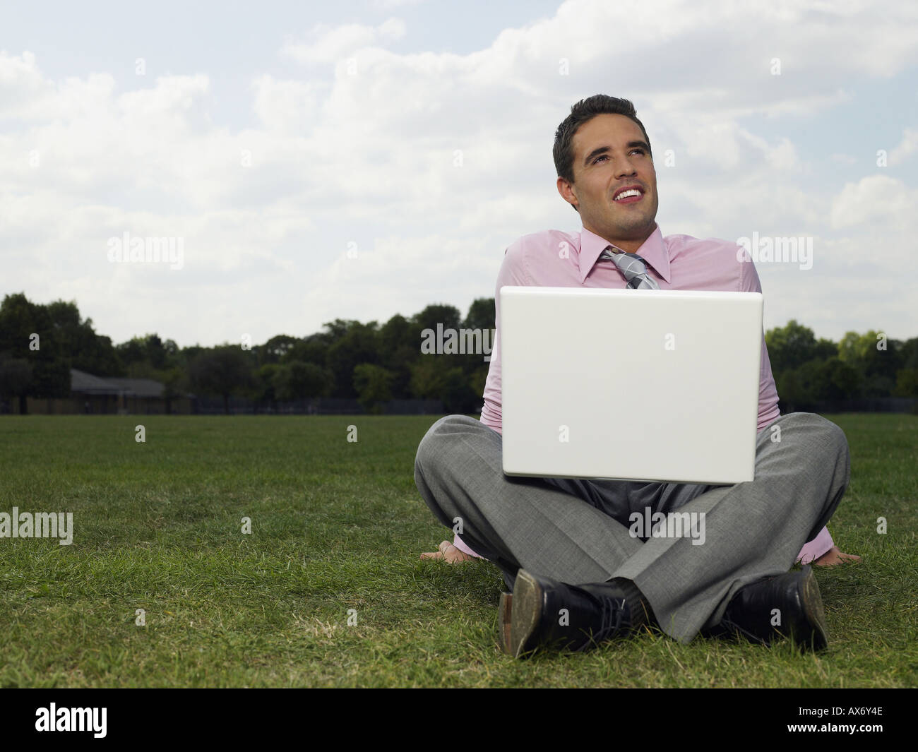 Man outdoors laptop weather hi-res stock photography and images - Alamy