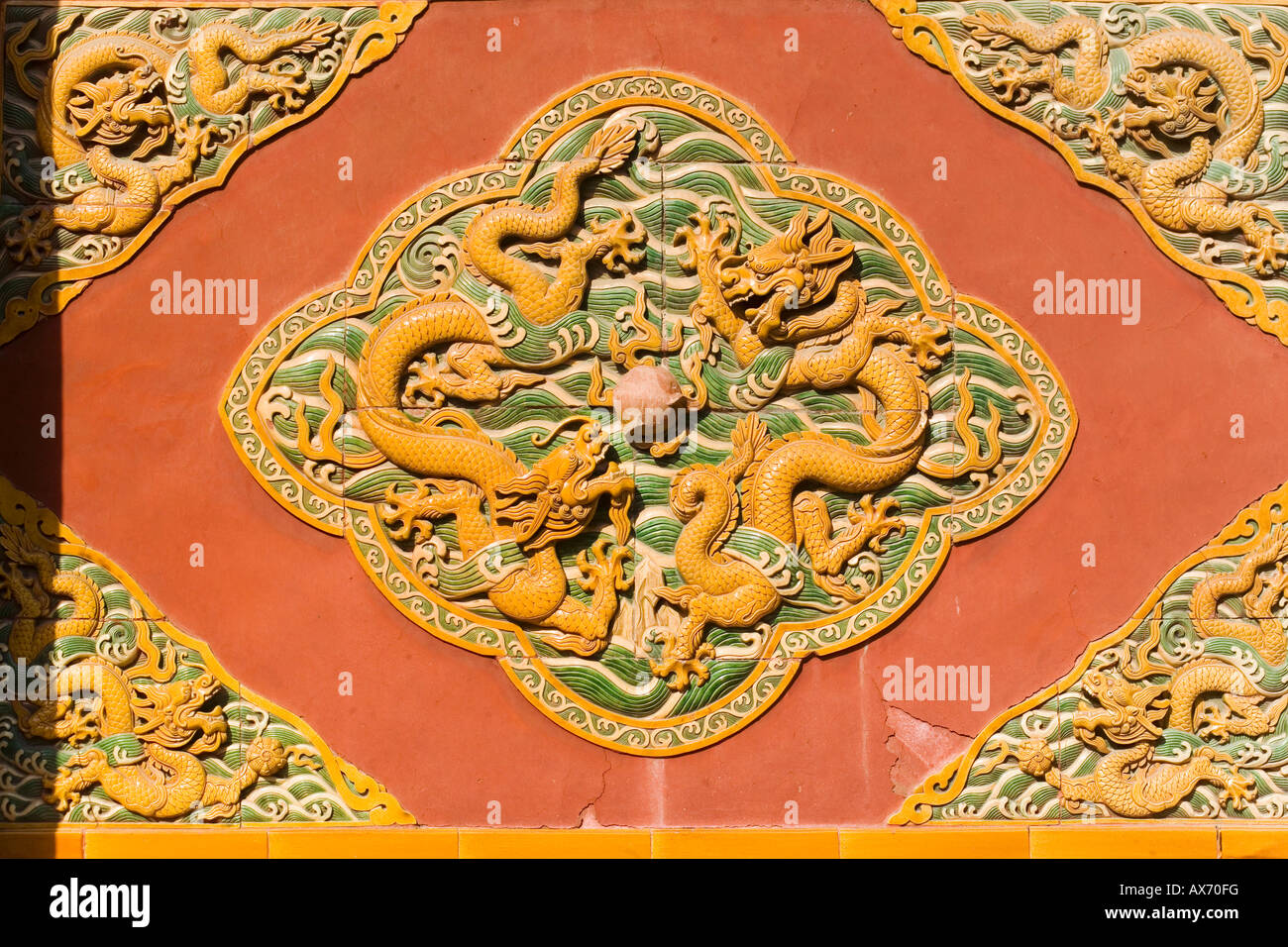 Dragon carving in beihai park hi-res stock photography and images - Alamy