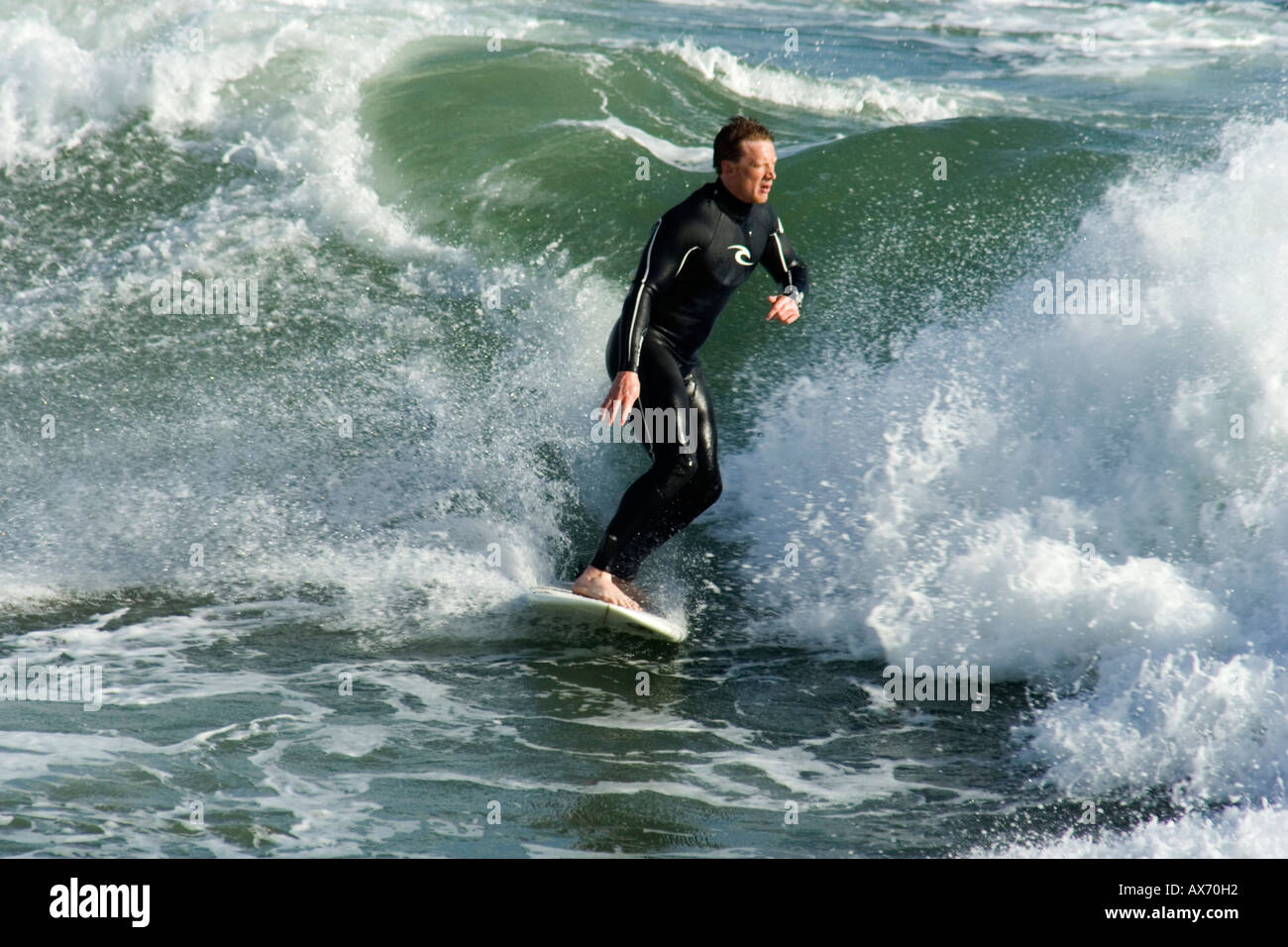 Riding a wave hi-res stock photography and images - Alamy