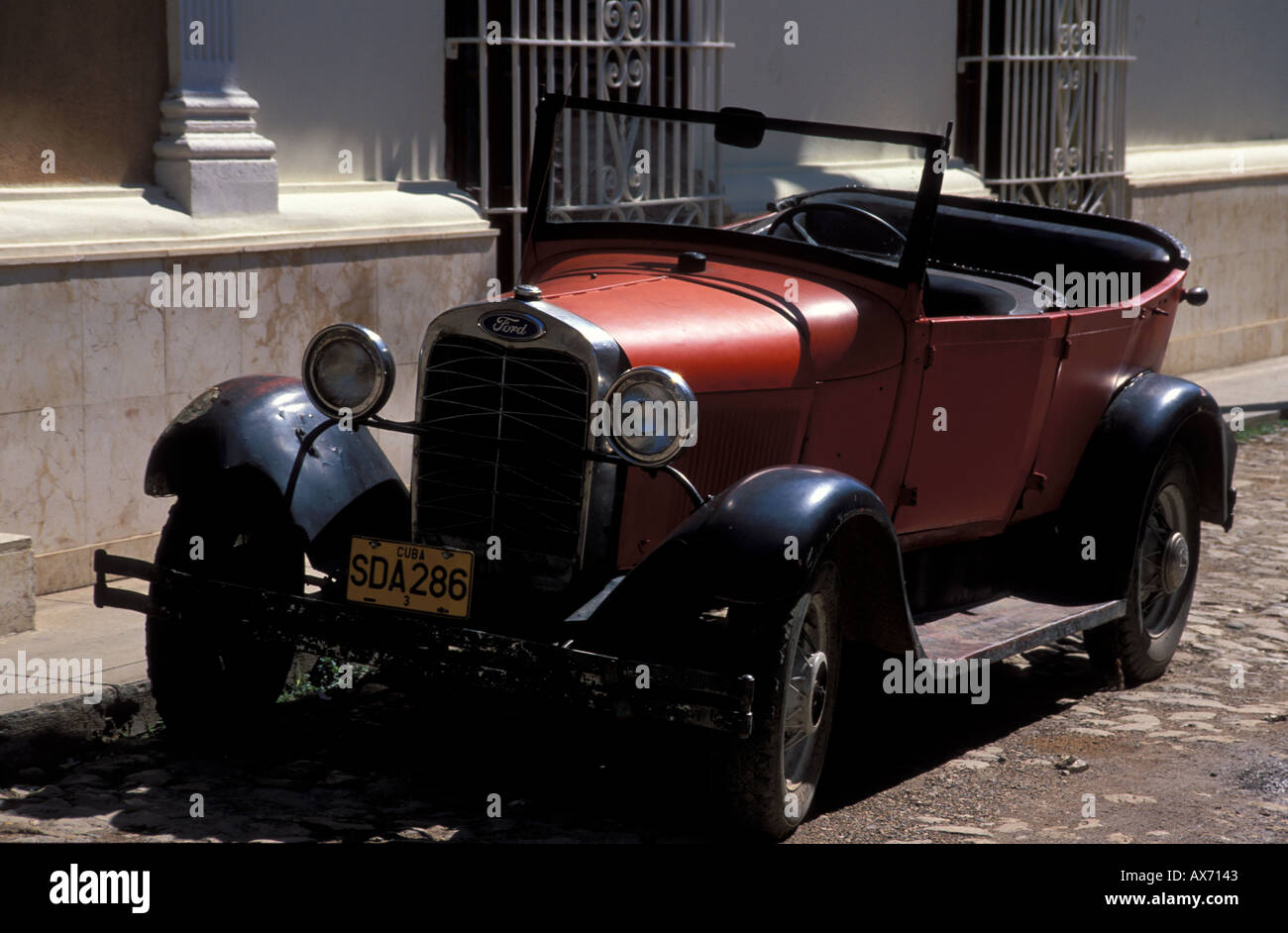 Red oldtimer Ford model T kind in trinidad Cuba Stock Photo - Alamy