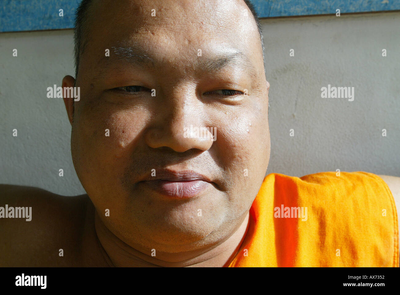 Thai buddhist monk relaxing hi-res stock photography and images - Alamy