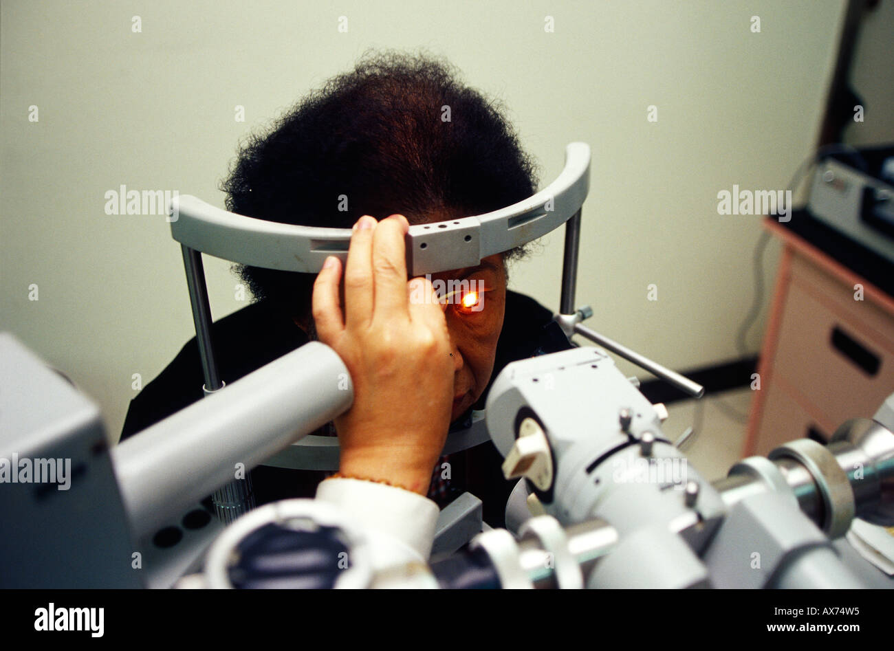 DR RAY TSAI RESTORING SIGHT - Dr. Tsai examining a patient Stock Photo ...