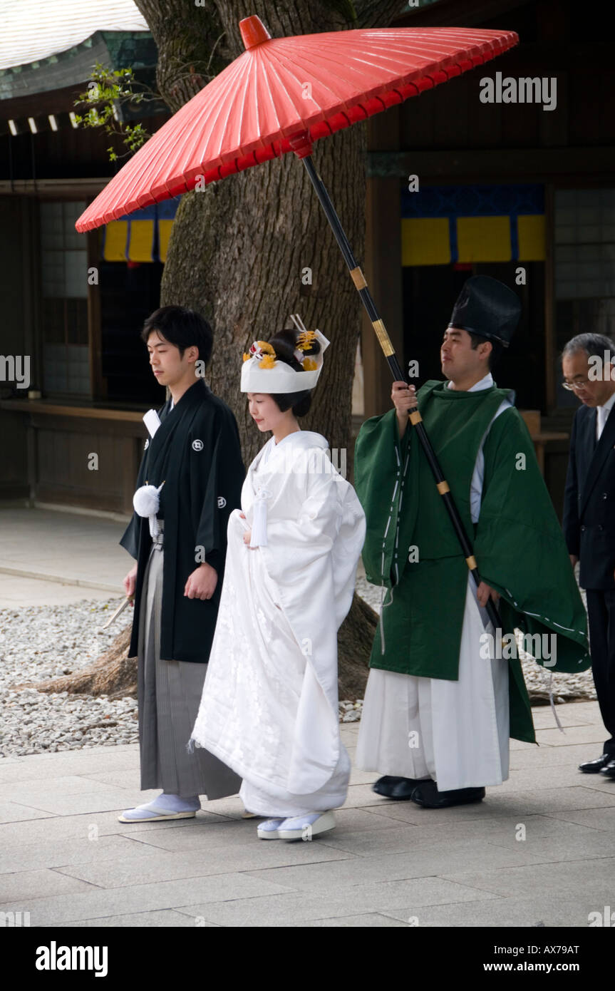 Shinto Wedding party being led through Meiji Jingu. Tokyo, Japan Stock ...