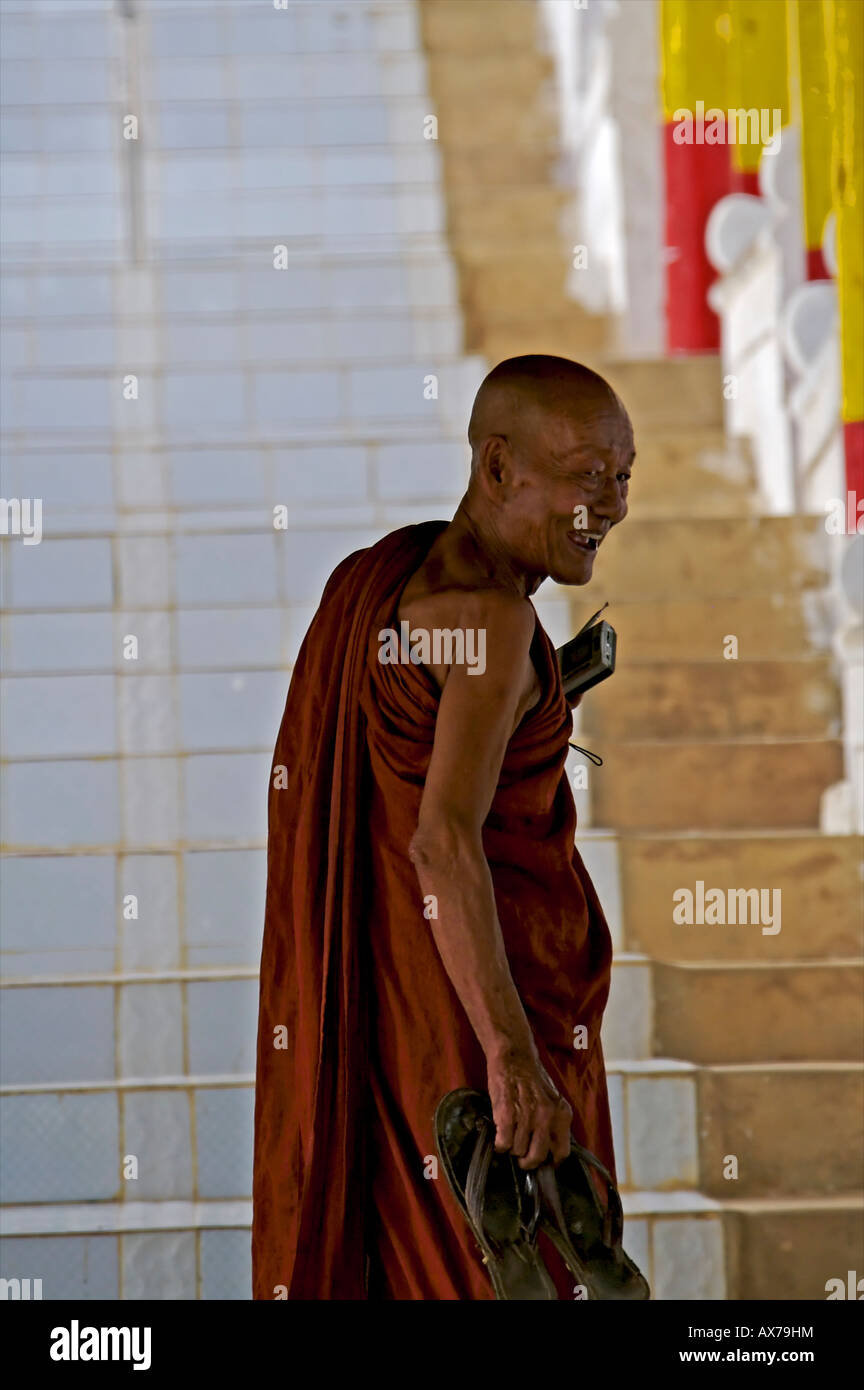 Monk at Soon U Ponya Shin Paya Stock Photo - Alamy