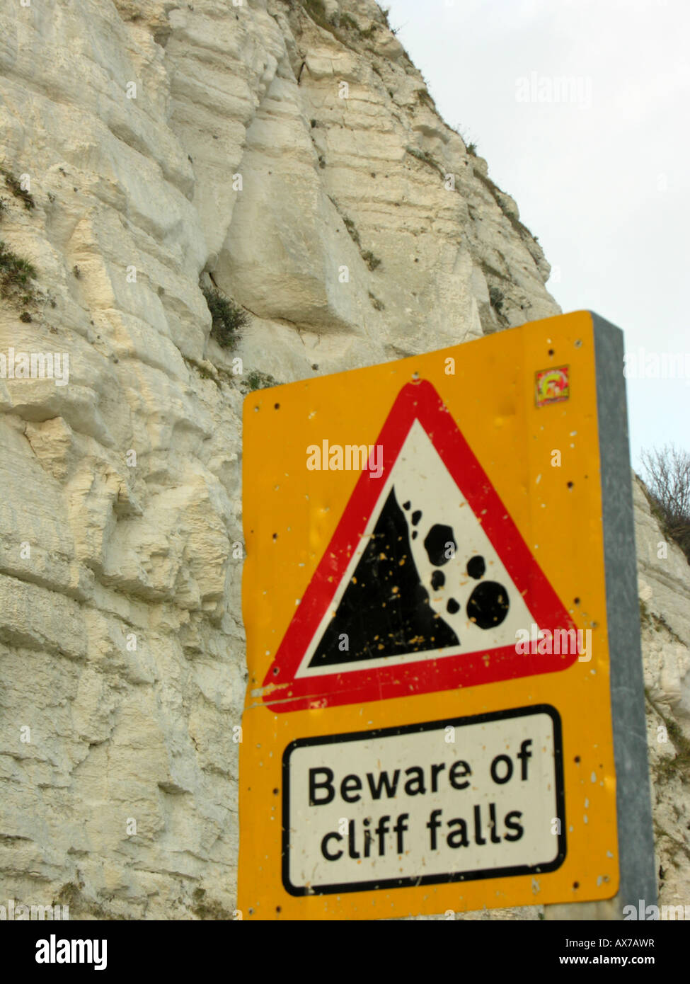 Warning cliff falls danger sign hi-res stock photography and images - Alamy