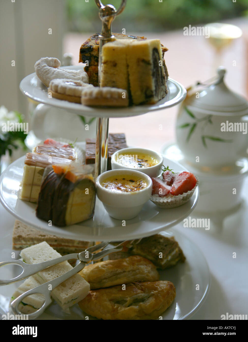 High tea cakes hi-res stock photography and images - Alamy